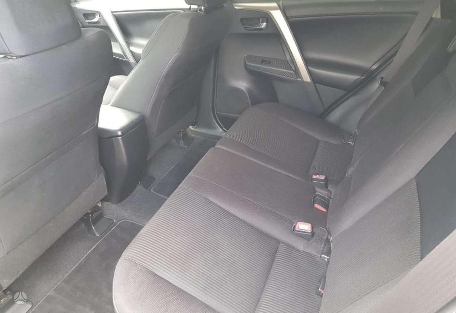 White Toyota RAV4 2015 in Siauliai, with an engine capacity of 2.00 L and mileage of 300 thousand km for 7700 €, photo 10 on AUTOMOTO.COM.LV