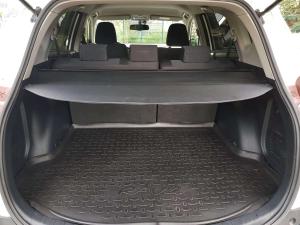 White Toyota RAV4 2015 in Siauliai, with an engine capacity of 2.00 L and mileage of 300 thousand km for 7700 €, photo 12 on AUTOMOTO.COM.LV