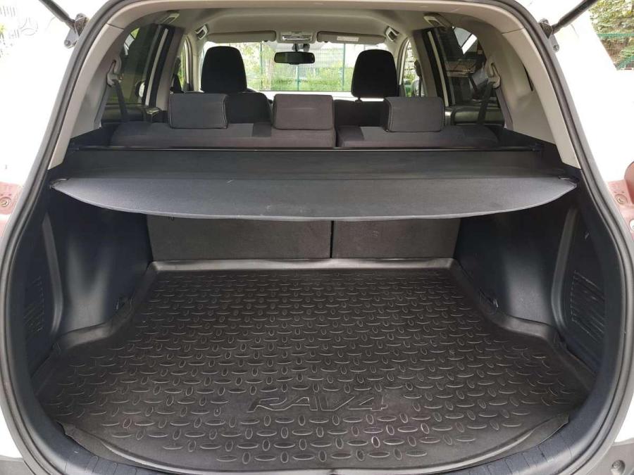 White Toyota RAV4 2015 in Siauliai, with an engine capacity of 2.00 L and mileage of 300 thousand km for 7700 €, photo 12 on AUTOMOTO.COM.LV