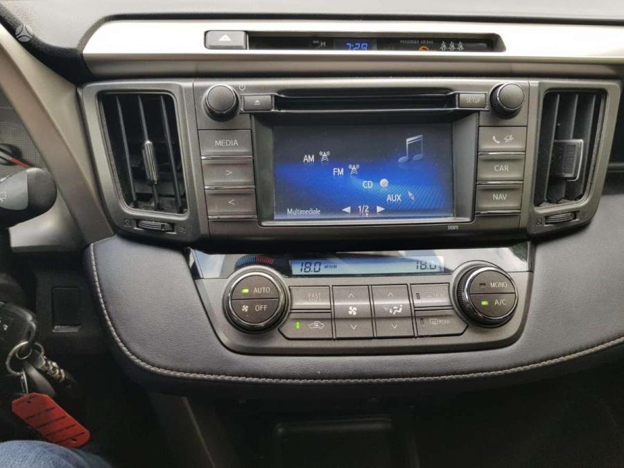 White Toyota RAV4 2015 in Siauliai, with an engine capacity of 2.00 L and mileage of 300 thousand km for 7700 €, photo 13 on AUTOMOTO.COM.LV