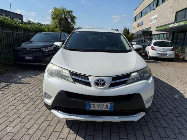 Balts Toyota RAV4 2015 Šauļi, ar dzinēja tilpumu 2.00 L un nobraukumu 290 tūkst. km par 8700 €, foto 3 vietnē AUTOMOTO.COM.LV