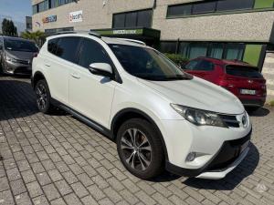 White Toyota RAV4 2015 in Siauliai, with an engine capacity of 2.00 L and mileage of 290 thousand km for 8700 €, photo 4 on AUTOMOTO.COM.LV