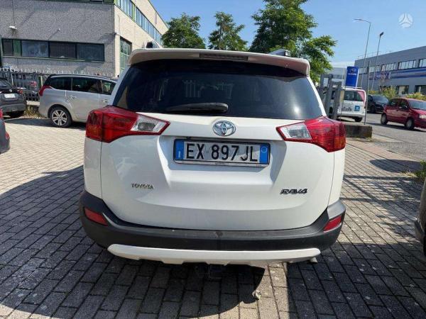 Balts Toyota RAV4 2015 Šauļi, ar dzinēja tilpumu 2.00 L un nobraukumu 290 tūkst. km par 8700 €, foto 7 vietnē AUTOMOTO.COM.LV