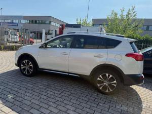 White Toyota RAV4 2015 in Siauliai, with an engine capacity of 2.00 L and mileage of 290 thousand km for 8700 €, photo 9 on AUTOMOTO.COM.LV