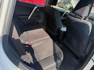 White Toyota RAV4 2015 in Siauliai, with an engine capacity of 2.00 L and mileage of 290 thousand km for 8700 €, photo 17 on AUTOMOTO.COM.LV