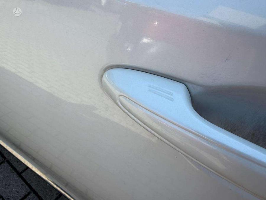 White Toyota RAV4 2015 in Siauliai, with an engine capacity of 2.00 L and mileage of 290 thousand km for 8700 €, photo 19 on AUTOMOTO.COM.LV