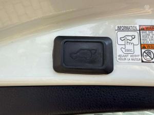 White Toyota RAV4 2015 in Siauliai, with an engine capacity of 2.00 L and mileage of 290 thousand km for 8700 €, photo 20 on AUTOMOTO.COM.LV
