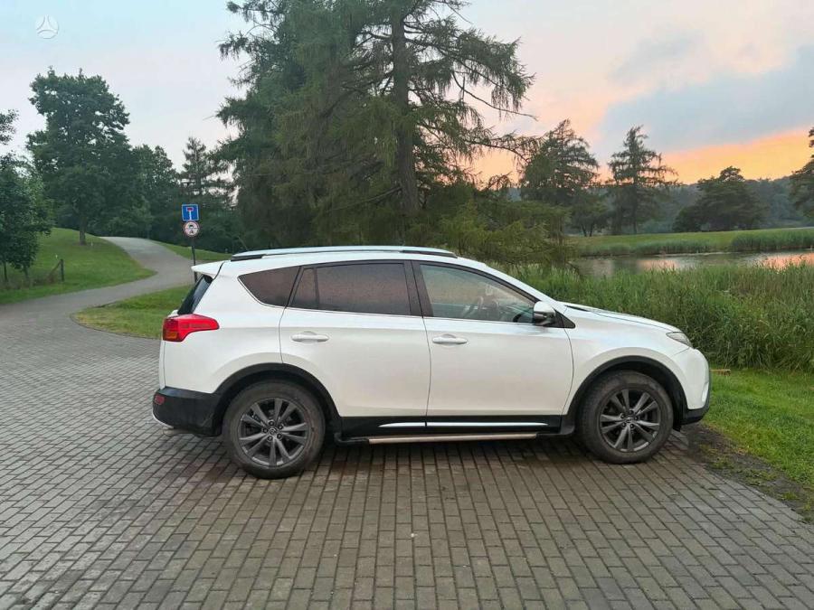 Balts Toyota RAV4 2015 Viļņa, ar dzinēja tilpumu 2.50 L un nobraukumu 167 tūkst. km par 11900 €, foto 7 vietnē AUTOMOTO.COM.LV