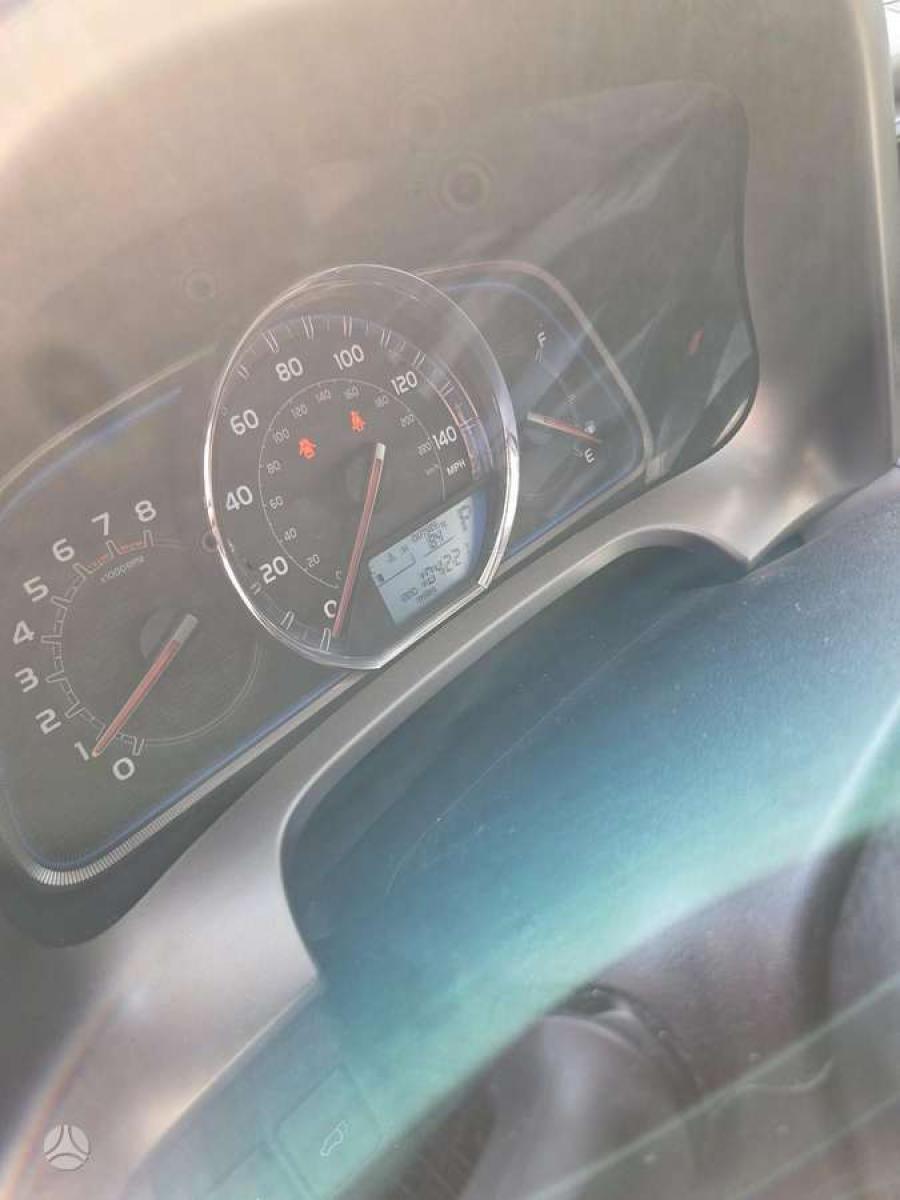 Balts Toyota RAV4 2015 Viļņa, ar dzinēja tilpumu 2.50 L un nobraukumu 167 tūkst. km par 11900 €, foto 11 vietnē AUTOMOTO.COM.LV