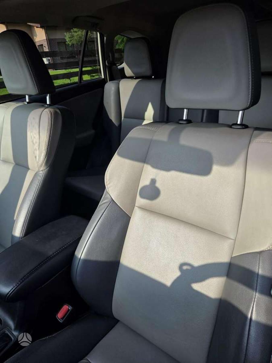 Balts Toyota RAV4 2015 Viļņa, ar dzinēja tilpumu 2.50 L un nobraukumu 167 tūkst. km par 11900 €, foto 12 vietnē AUTOMOTO.COM.LV