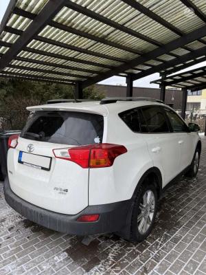 Белый Тойота РАВ 4 2015 в Вильнюс, объемом двигателя 2.23 л и пробегом 33 тыс. км за 14000 €, фото 3 на AUTOMOTO.COM.LV