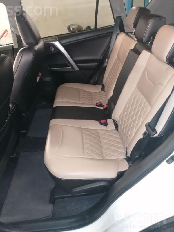 White Toyota RAV4 2016 in Ventspils, with an engine capacity of 2.00 L and mileage of 185 thousand km for 13200 €, photo 8 on AUTOMOTO.COM.LV