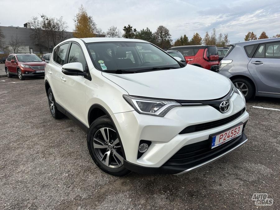 Balts Toyota RAV4 2016 Alīta, ar dzinēja tilpumu 2.00 L un nobraukumu 244 tūkst. km par 139000 €, foto 1 vietnē AUTOMOTO.COM.LV