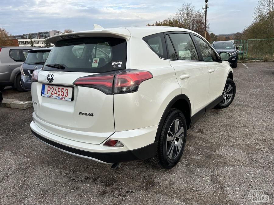 Balts Toyota RAV4 2016 Alīta, ar dzinēja tilpumu 2.00 L un nobraukumu 244 tūkst. km par 139000 €, foto 3 vietnē AUTOMOTO.COM.LV