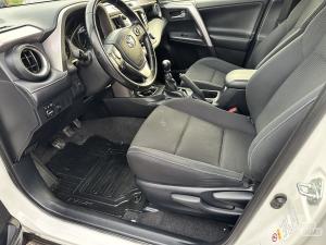 Balts Toyota RAV4 2016 Alīta, ar dzinēja tilpumu 2.00 L un nobraukumu 244 tūkst. km par 139000 €, foto 5 vietnē AUTOMOTO.COM.LV