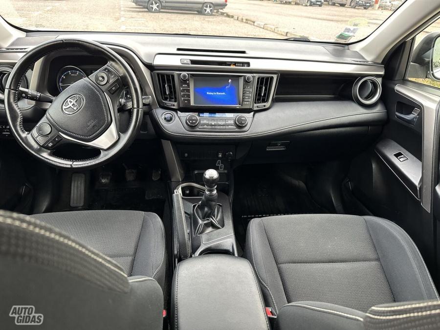 Balts Toyota RAV4 2016 Alīta, ar dzinēja tilpumu 2.00 L un nobraukumu 244 tūkst. km par 139000 €, foto 8 vietnē AUTOMOTO.COM.LV