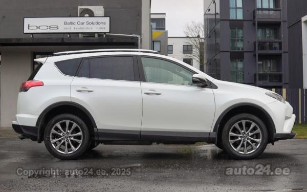 Balts Toyota RAV4 2016 Tallina, ar dzinēja tilpumu 2.00 L un nobraukumu 172 tūkst. km par 16900 €, foto 2 vietnē AUTOMOTO.COM.LV