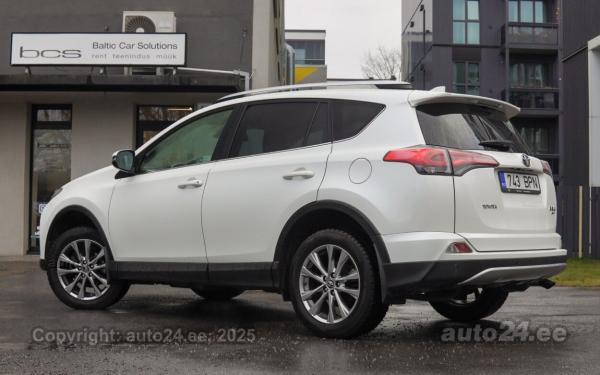 Balts Toyota RAV4 2016 Tallina, ar dzinēja tilpumu 2.00 L un nobraukumu 172 tūkst. km par 16900 €, foto 4 vietnē AUTOMOTO.COM.LV