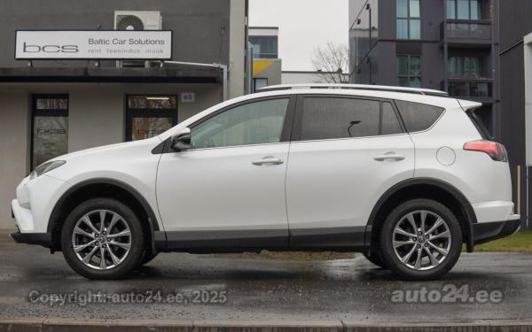 Balts Toyota RAV4 2016 Tallina, ar dzinēja tilpumu 2.00 L un nobraukumu 172 tūkst. km par 16900 €, foto 5 vietnē AUTOMOTO.COM.LV
