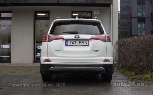 Balts Toyota RAV4 2016 Tallina, ar dzinēja tilpumu 2.00 L un nobraukumu 172 tūkst. km par 16900 €, foto 6 vietnē AUTOMOTO.COM.LV
