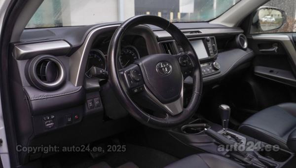 Balts Toyota RAV4 2016 Tallina, ar dzinēja tilpumu 2.00 L un nobraukumu 172 tūkst. km par 16900 €, foto 11 vietnē AUTOMOTO.COM.LV