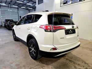 White Toyota RAV4 2016 in Marijampole, with an engine capacity of 2.50 L and mileage of 327 thousand km for 12300 €, photo 6 on AUTOMOTO.COM.LV