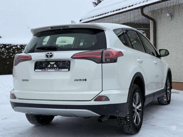 Balts Toyota RAV4 2016 Ukmergė, ar dzinēja tilpumu 2.00 L un nobraukumu 190 tūkst. km par 12950 €, foto 3 vietnē AUTOMOTO.COM.LV