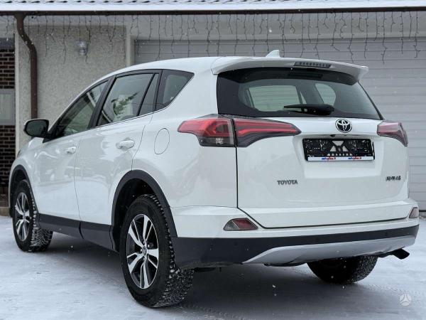 Balts Toyota RAV4 2016 Ukmergė, ar dzinēja tilpumu 2.00 L un nobraukumu 190 tūkst. km par 12950 €, foto 4 vietnē AUTOMOTO.COM.LV