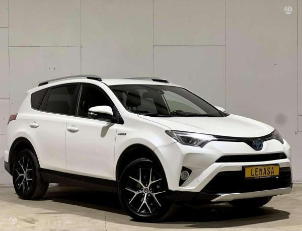 White Toyota RAV4 2016 in Klaipeda, with an engine capacity of 2.49 L and mileage of 291 thousand km for 13500 €, photo 1 on AUTOMOTO.COM.LV
