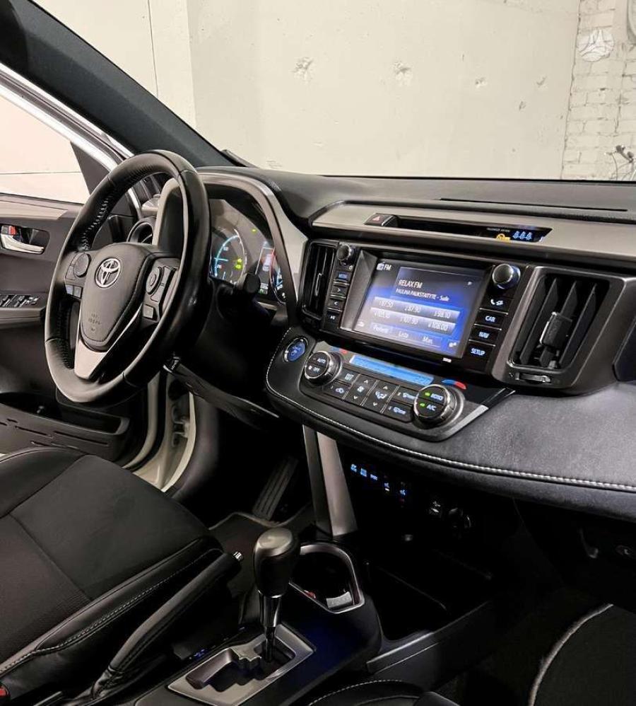 Balts Toyota RAV4 2016 Klaipėda, ar dzinēja tilpumu 2.49 L un nobraukumu 291 tūkst. km par 13500 €, foto 25 vietnē AUTOMOTO.COM.LV