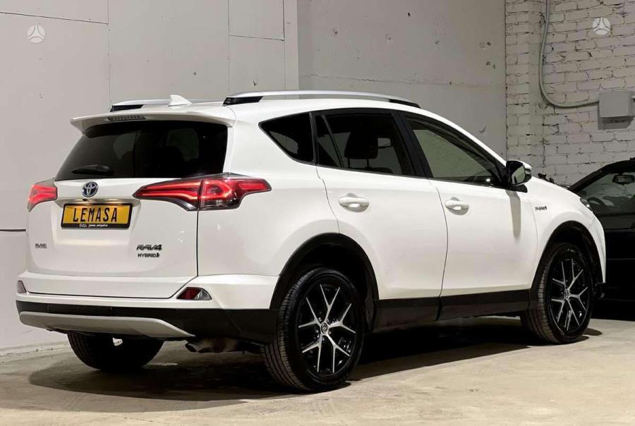 Balts Toyota RAV4 2016 Klaipėda, ar dzinēja tilpumu 2.49 L un nobraukumu 291 tūkst. km par 13500 €, foto 35 vietnē AUTOMOTO.COM.LV
