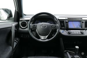 White Toyota RAV4 2016 in Vilnius, with an engine capacity of 2.49 L and mileage of 101 thousand km for 21900 €, photo 8 on AUTOMOTO.COM.LV