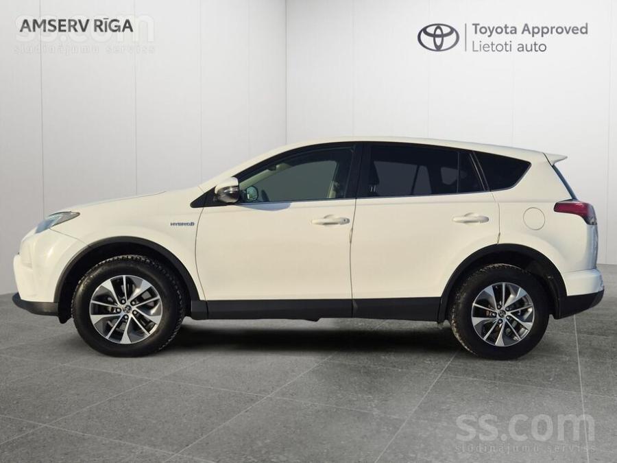 Balts Toyota RAV4 2016 Rīga, ar dzinēja tilpumu 2.50 L un nobraukumu 165 tūkst. km par 15800 €, foto 3 vietnē AUTOMOTO.COM.LV