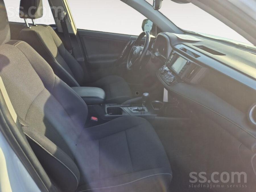 Balts Toyota RAV4 2016 Rīga, ar dzinēja tilpumu 2.50 L un nobraukumu 165 tūkst. km par 15800 €, foto 6 vietnē AUTOMOTO.COM.LV