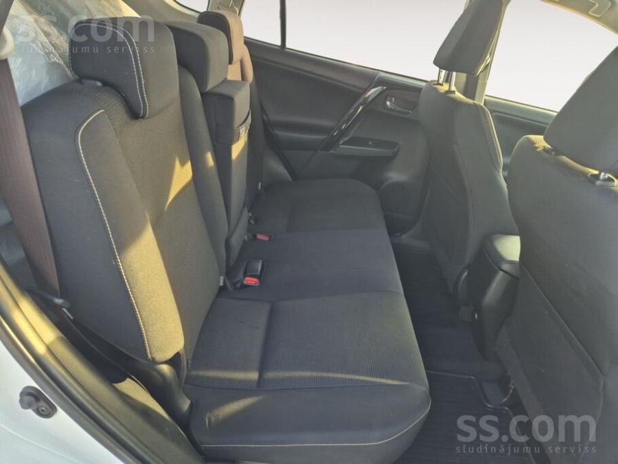 Balts Toyota RAV4 2016 Rīga, ar dzinēja tilpumu 2.50 L un nobraukumu 165 tūkst. km par 15800 €, foto 7 vietnē AUTOMOTO.COM.LV