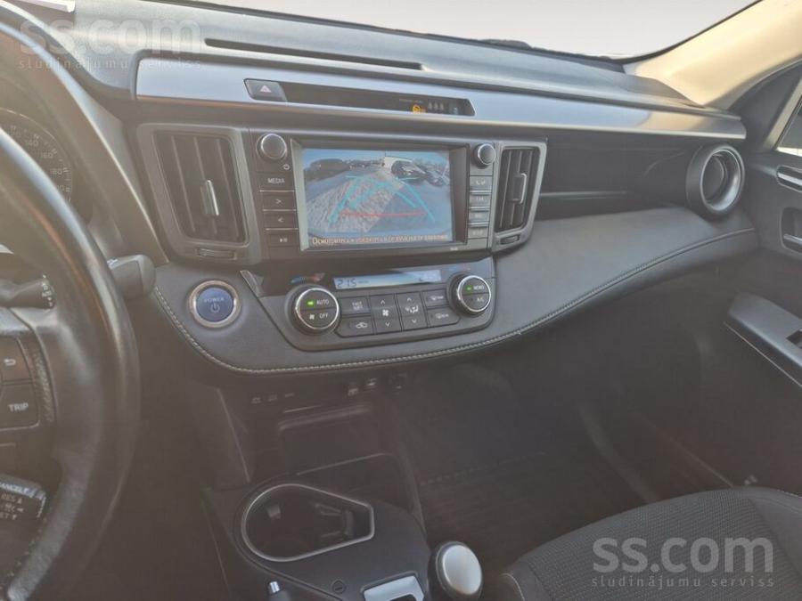 Balts Toyota RAV4 2016 Rīga, ar dzinēja tilpumu 2.50 L un nobraukumu 165 tūkst. km par 15800 €, foto 14 vietnē AUTOMOTO.COM.LV