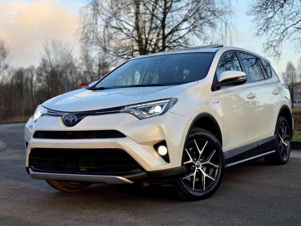 Balts Toyota RAV4 2016 Tauragė, ar dzinēja tilpumu 2.49 L un nobraukumu 244 tūkst. km par 14499 €, foto 1 vietnē AUTOMOTO.COM.LV