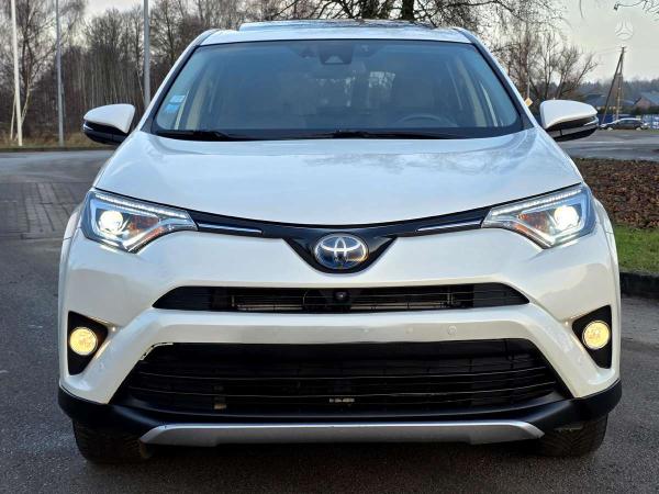 Balts Toyota RAV4 2016 Tauragė, ar dzinēja tilpumu 2.49 L un nobraukumu 244 tūkst. km par 14499 €, foto 2 vietnē AUTOMOTO.COM.LV
