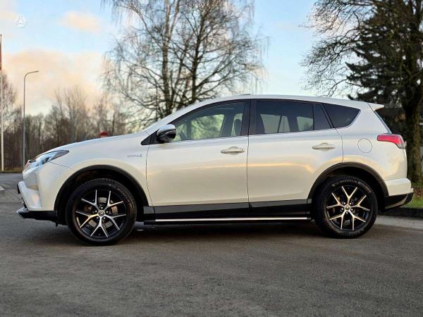 Balts Toyota RAV4 2016 Tauragė, ar dzinēja tilpumu 2.49 L un nobraukumu 244 tūkst. km par 14499 €, foto 8 vietnē AUTOMOTO.COM.LV