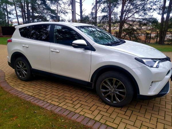 White Toyota RAV4 2016 in Vilnius, with an engine capacity of 2.00 L and mileage of 110 thousand km for 14900 €, photo 2 on AUTOMOTO.COM.LV