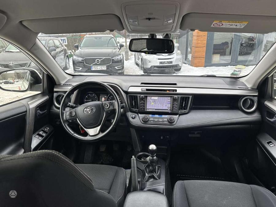 Balts Toyota RAV4 2016 Alīta, ar dzinēja tilpumu 2.00 L un nobraukumu 244 tūkst. km par 13500 €, foto 9 vietnē AUTOMOTO.COM.LV
