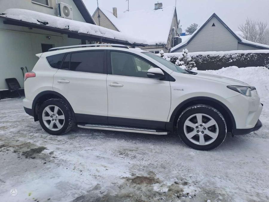 Balts Toyota RAV4 2016 Ukmergė, ar dzinēja tilpumu 2.50 L un nobraukumu 236 tūkst. km par 14250 €, foto 5 vietnē AUTOMOTO.COM.LV