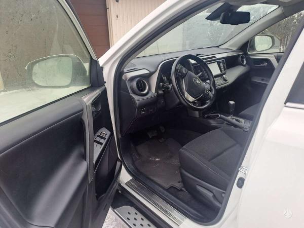 Balts Toyota RAV4 2016 Ukmergė, ar dzinēja tilpumu 2.50 L un nobraukumu 236 tūkst. km par 14250 €, foto 11 vietnē AUTOMOTO.COM.LV