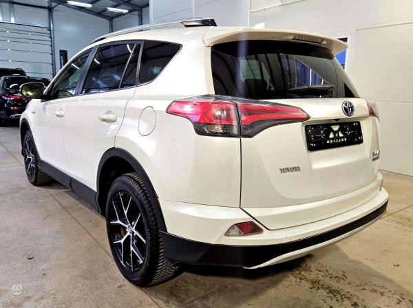 Balts Toyota RAV4 2016 Marijampole, ar dzinēja tilpumu 2.50 L un nobraukumu 327 tūkst. km par 11900 €, foto 4 vietnē AUTOMOTO.COM.LV