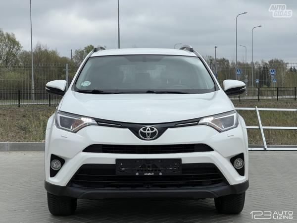 White Toyota RAV4 2016 in Taurage, with an engine capacity of 2.00 L and mileage of 255 thousand km for 12300 €, photo 2 on AUTOMOTO.COM.LV