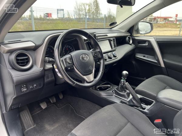 White Toyota RAV4 2016 in Taurage, with an engine capacity of 2.00 L and mileage of 255 thousand km for 12300 €, photo 8 on AUTOMOTO.COM.LV