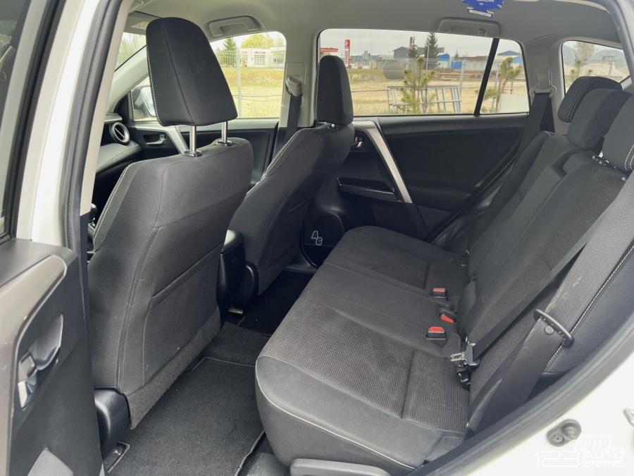 Balts Toyota RAV4 2016 Tauragė, ar dzinēja tilpumu 2.00 L un nobraukumu 255 tūkst. km par 12300 €, foto 10 vietnē AUTOMOTO.COM.LV