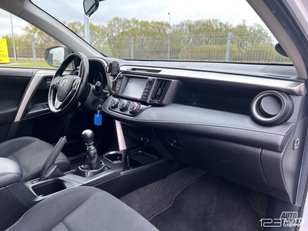 White Toyota RAV4 2016 in Taurage, with an engine capacity of 2.00 L and mileage of 255 thousand km for 12300 €, photo 10 on AUTOMOTO.COM.LV
