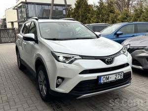 White Toyota RAV4 2016 in Riga, with an engine capacity of 2.00 L and mileage of 211 thousand km for 16500 €, photo 3 on AUTOMOTO.COM.LV