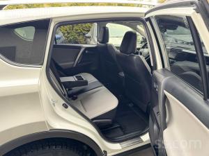 White Toyota RAV4 2016 in Riga, with an engine capacity of 2.00 L and mileage of 211 thousand km for 16500 €, photo 10 on AUTOMOTO.COM.LV